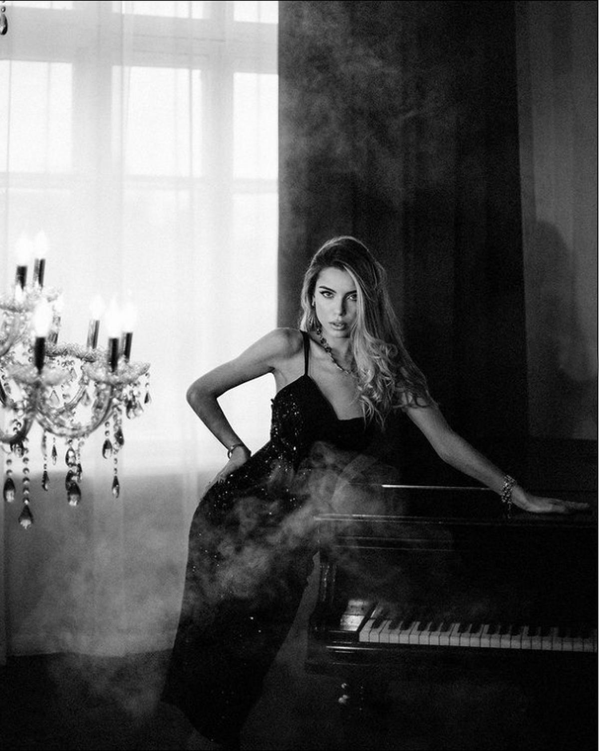 Kristina, 27 yrs.old from Eastern Europe: Even without words, you can ...
